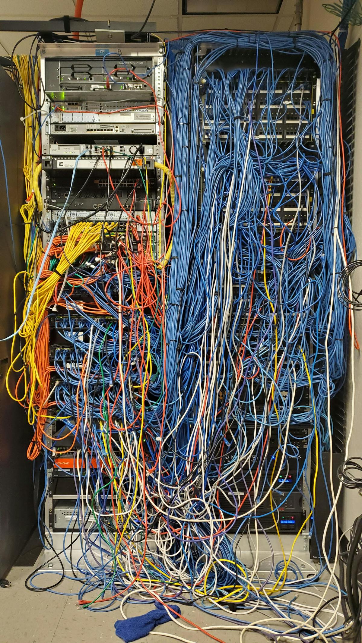 In your face: Cabling photos | Cabling Installation & Maintenance