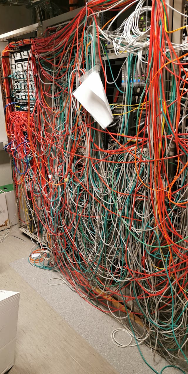 Obvious problems: Cabling photos | Cabling Installation & Maintenance