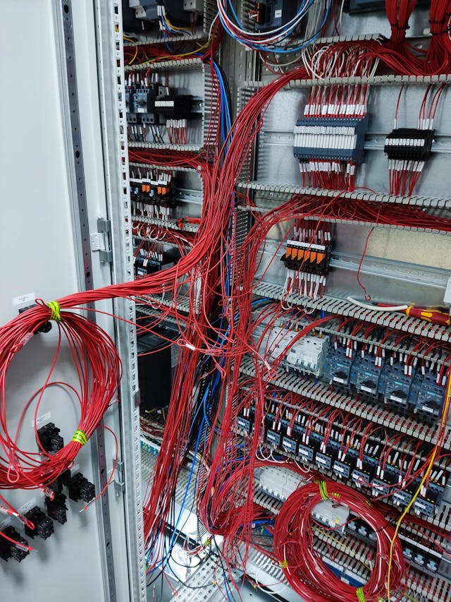 Spaghetti rooms: Cabling photos | Cabling Installation & Maintenance