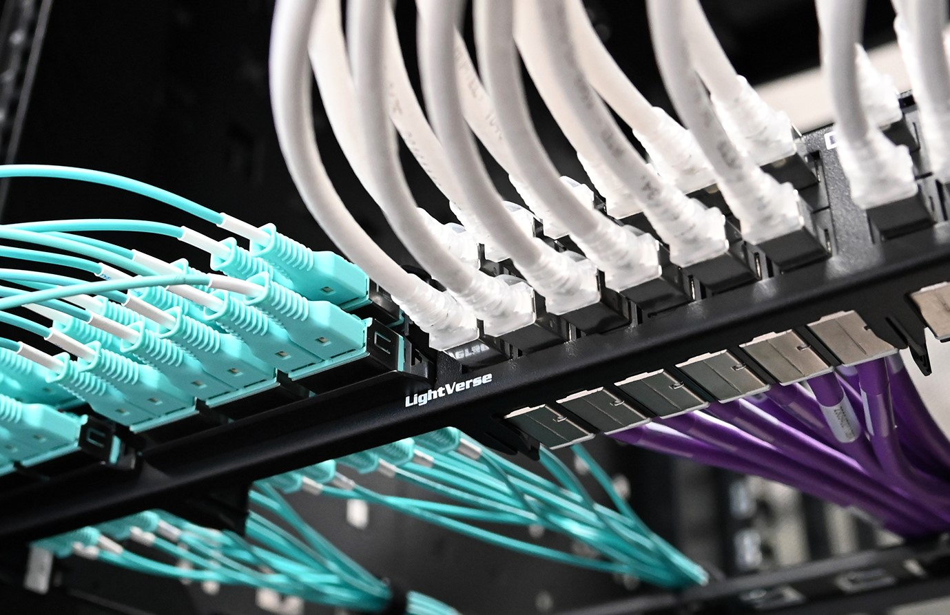 Siemon Introduces New LightVerse Copper/Fiber Combo Patch Panels ...