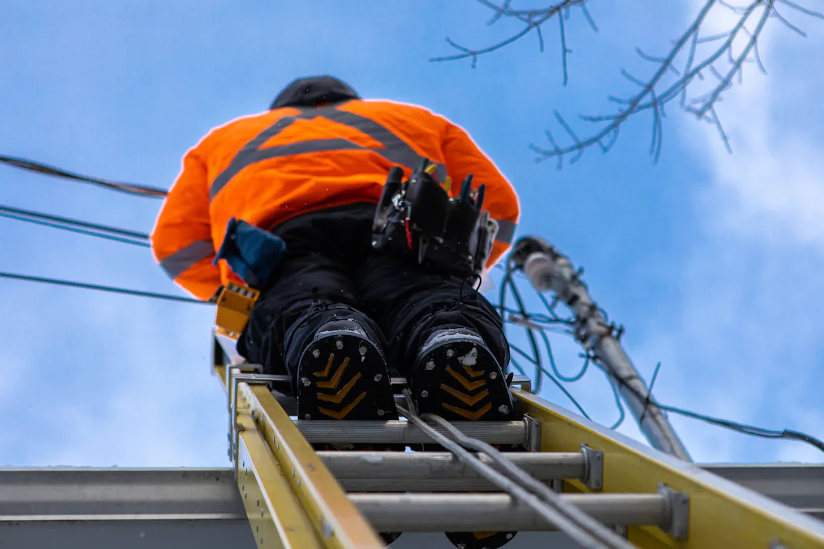 BLS Stats: Telecom Techs Make $60k Annually; Job Market Is Looking Up ...